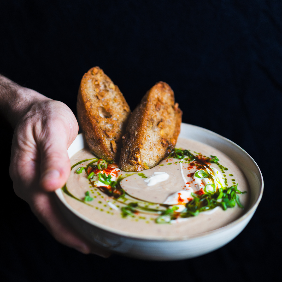 Maroni-Apfel-Suppe – cremig, aromatisch verfeinert mit Kraidlzeig Schn